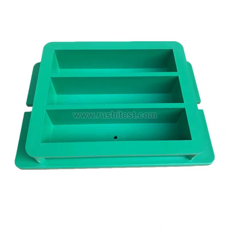 Three gang plastic mould 40x40x160 mm