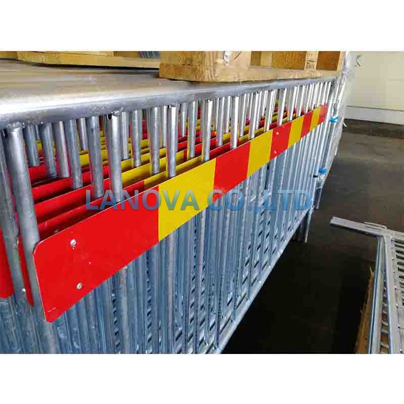 Crowd barrier