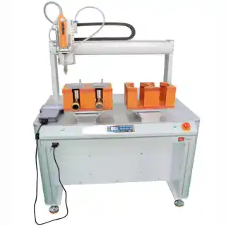 Automatic screw driving machine