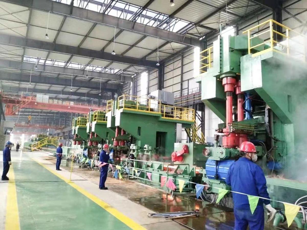 Shaft couplings for vertical continuous rolling in steel mills