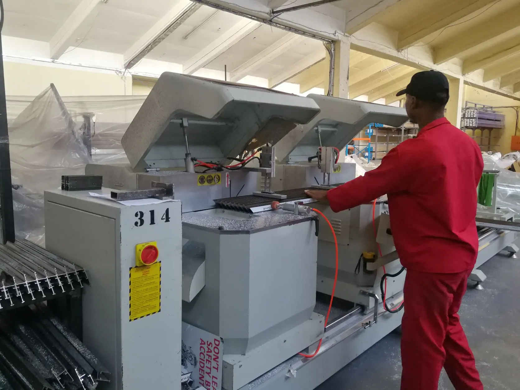 aluminium window manufacturing equipment