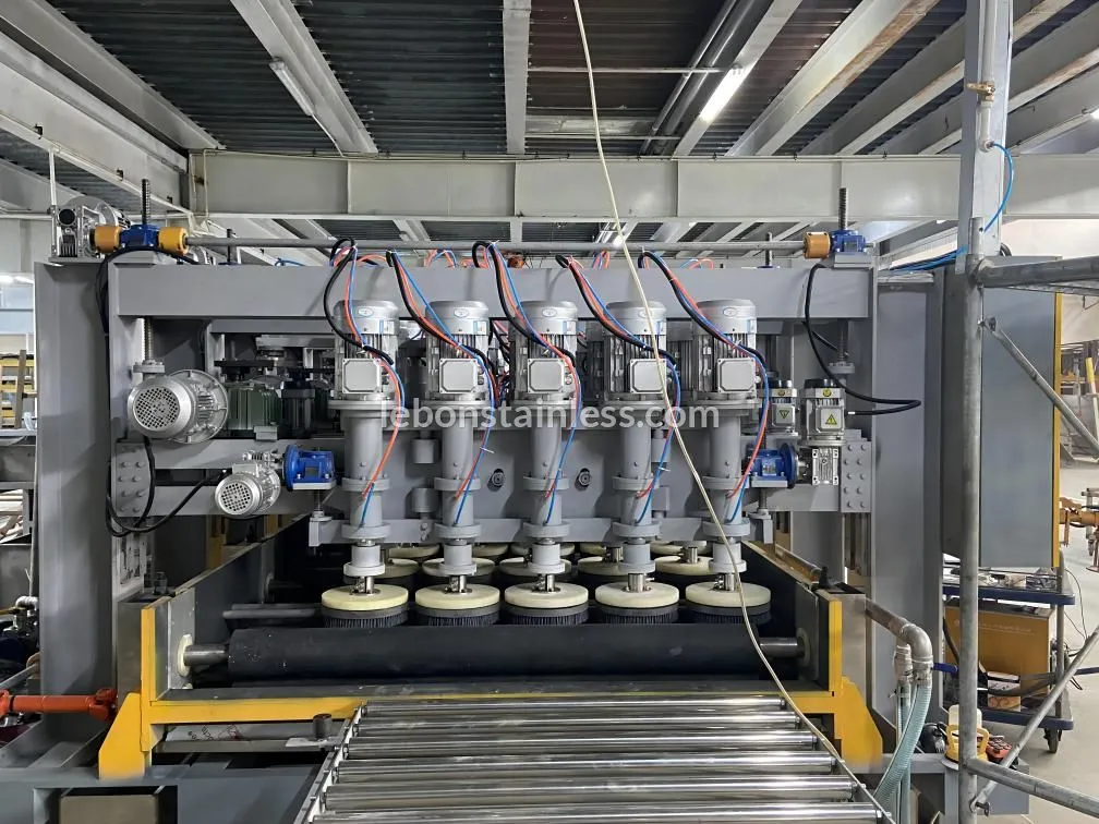 Successfully debugged the polishing machine of stainless steel mold plate