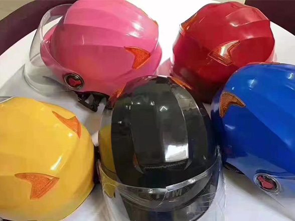 Helmet Injection Machine And Eps Foam Inner Pad Moulding Machine ...
