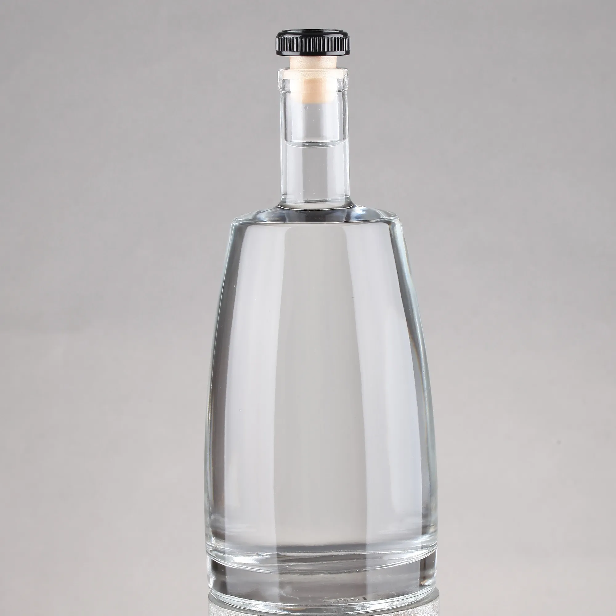 Customizable Cork Alcoholic Glass Bottles - Ideal for Wine Spirits
