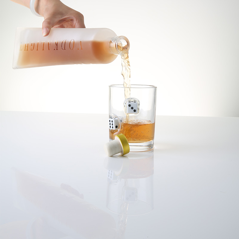 Unique Frosted Triangle Shape Vodka Glass Bottles For Liquor And Lids