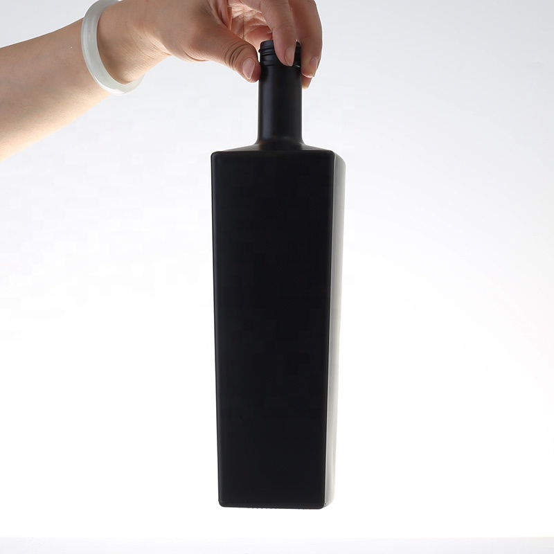 Personalized Square Black Alcohol Liquor Glass Bottle And Cork