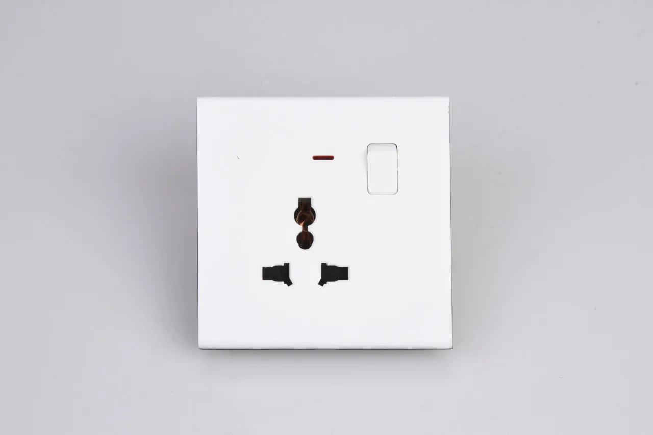 U8 British Standard 16A Triangle Socket