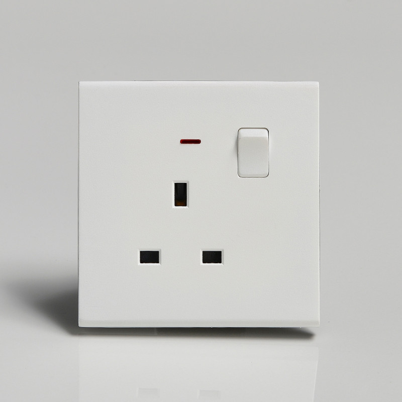 U8 British Standard 16A triangle socket