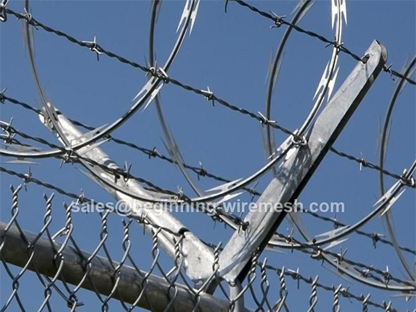 Razor Wire VS Barbed Wire - Which is More Effective?
