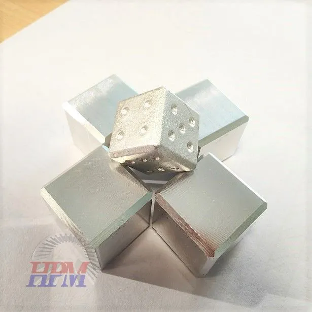 Aluminium dice