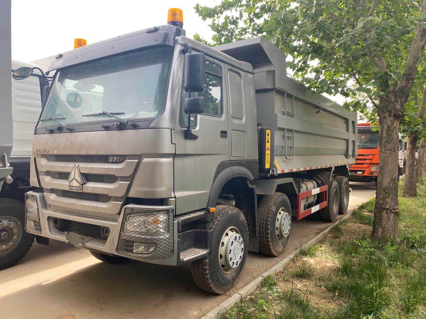 Camión volquete SINOTRUK HOWO 371HP 6x4