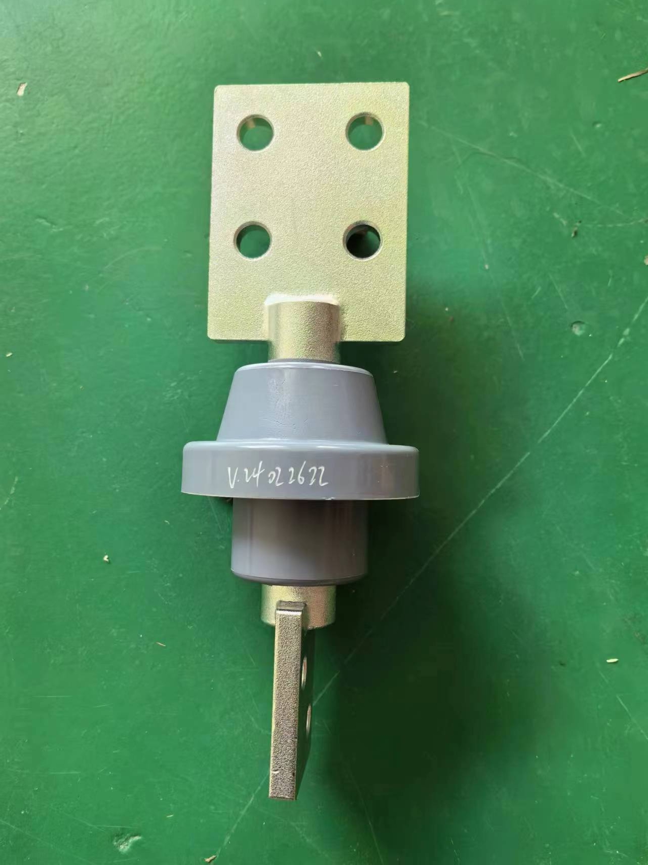 epoxy resin bushing for transformer 1.2kV 4 HOLE 630A ANSI bushing for ...