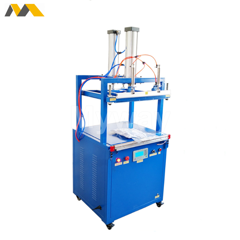 Vacuum pillow packing machine