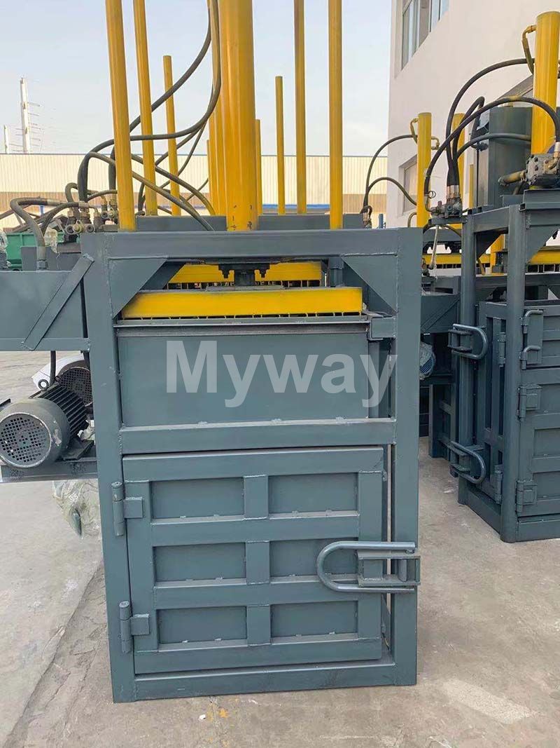 Vertical Hydraulic Baler Machine