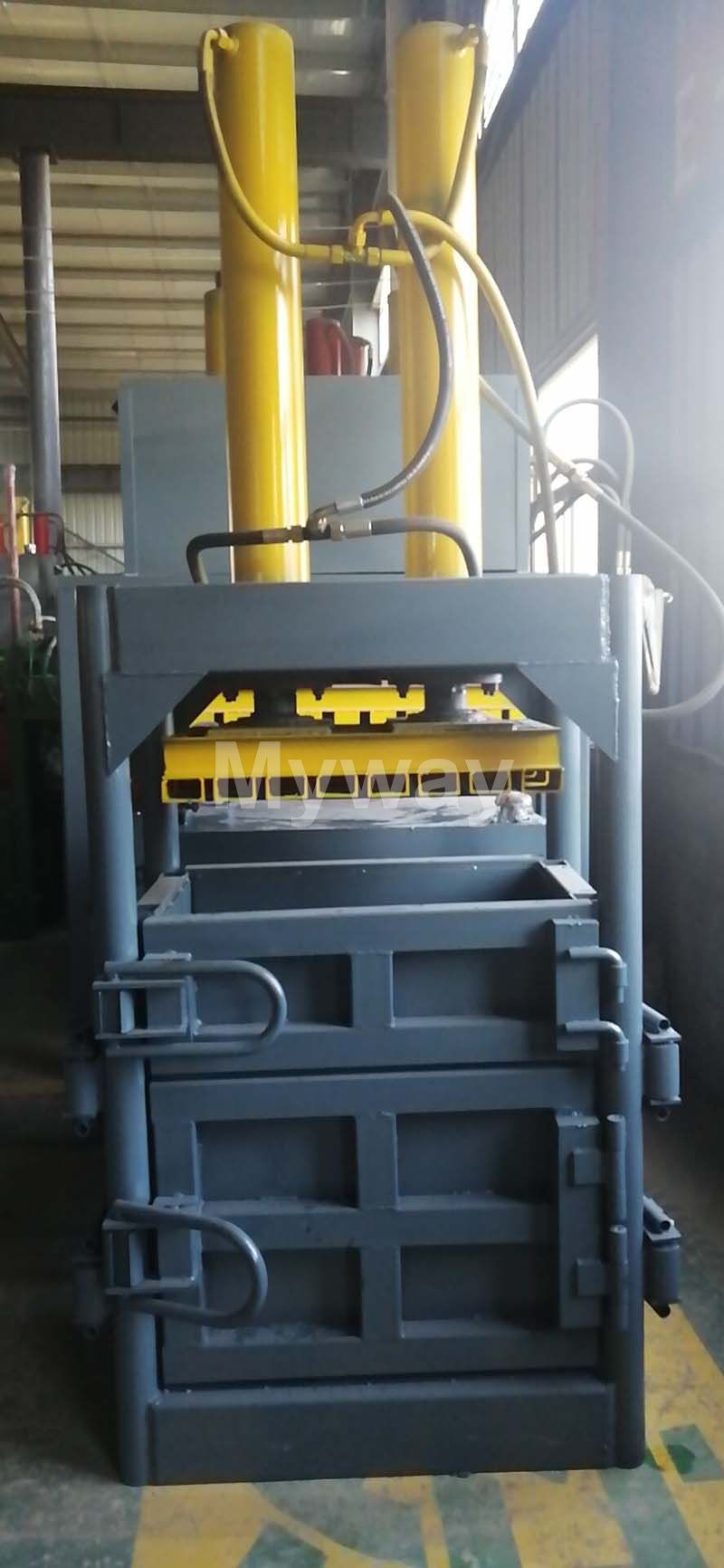 Vertical Hydraulic Baler Machine
