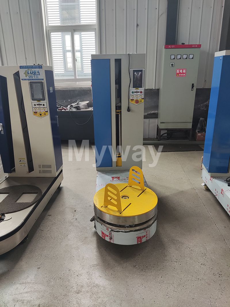 Wrapping machine for baggage packing