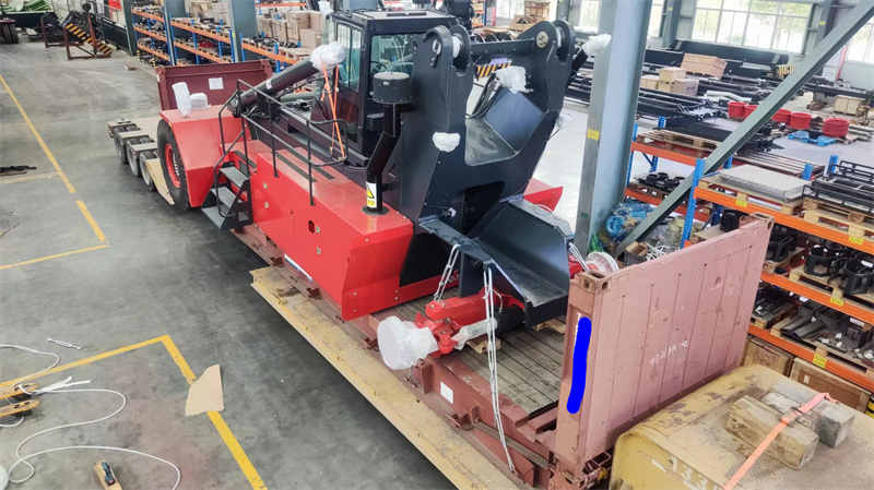 Reach Stacker