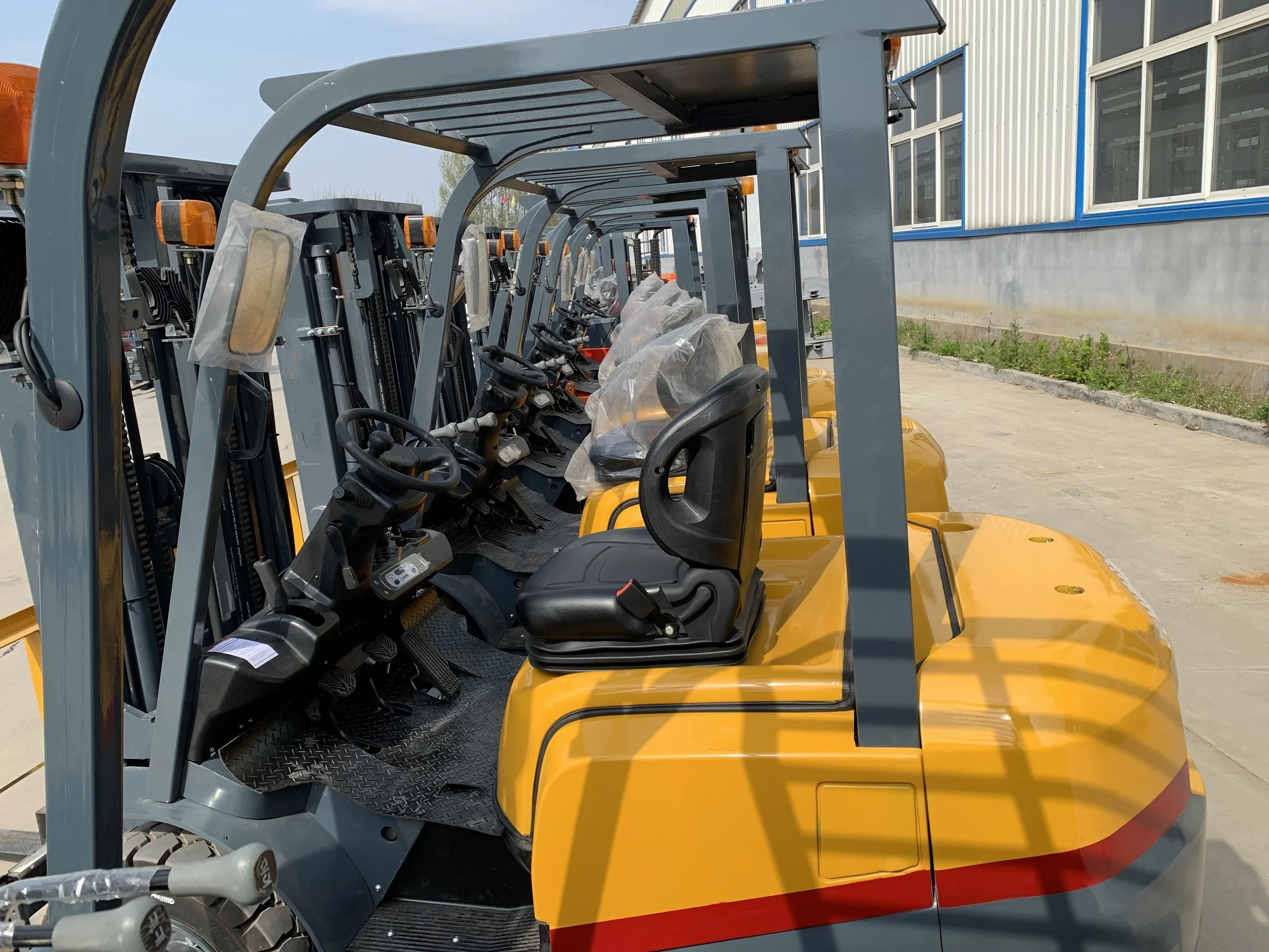 5 units 3 ton forklift is ready for ship, they are with S4S engine from ...