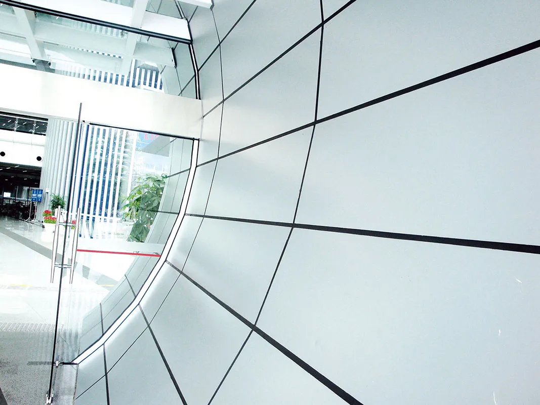 The treatment of aluminium composite panels at the folded edges