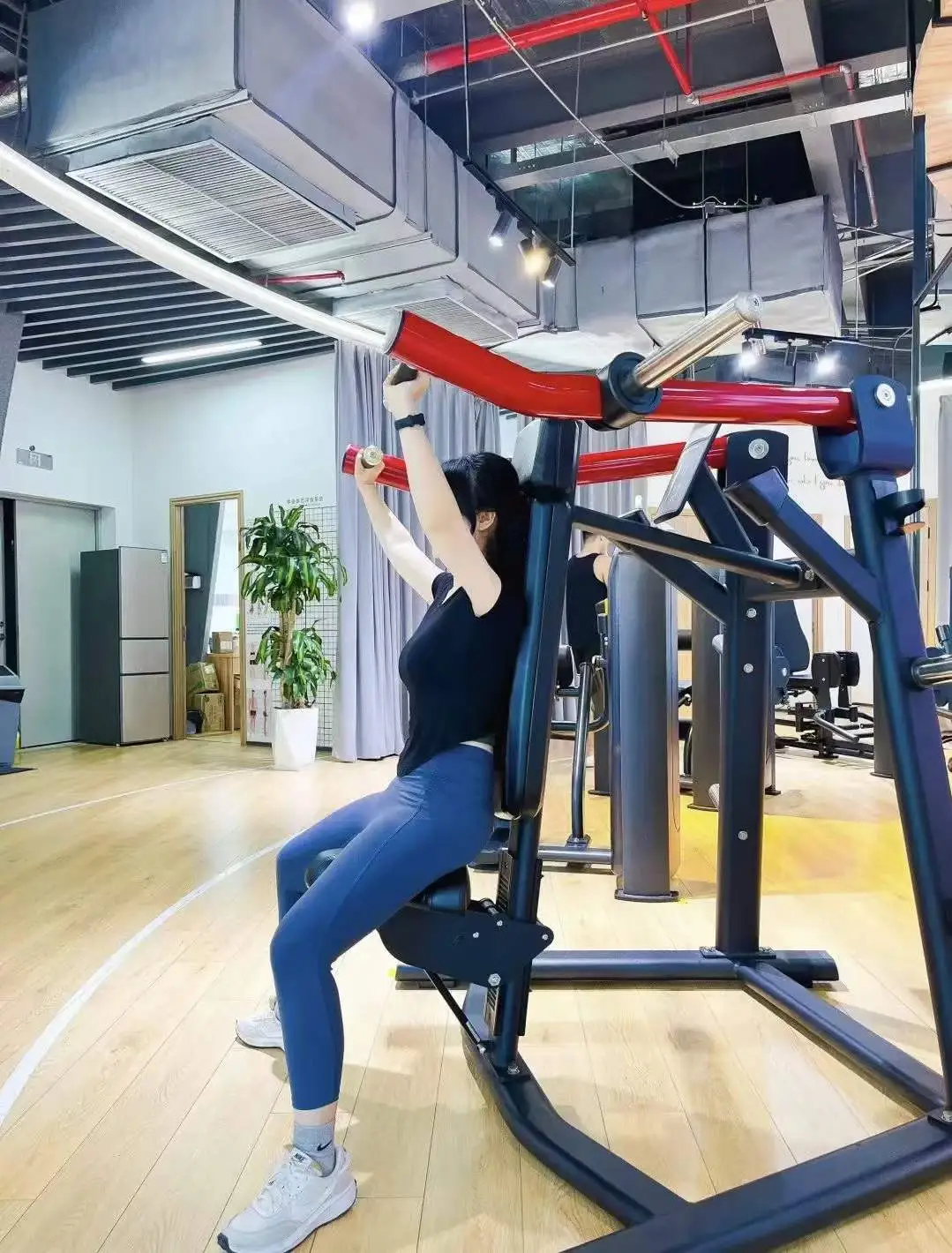 Commercial grade gym equipment shoulder press machine from JM Fitness