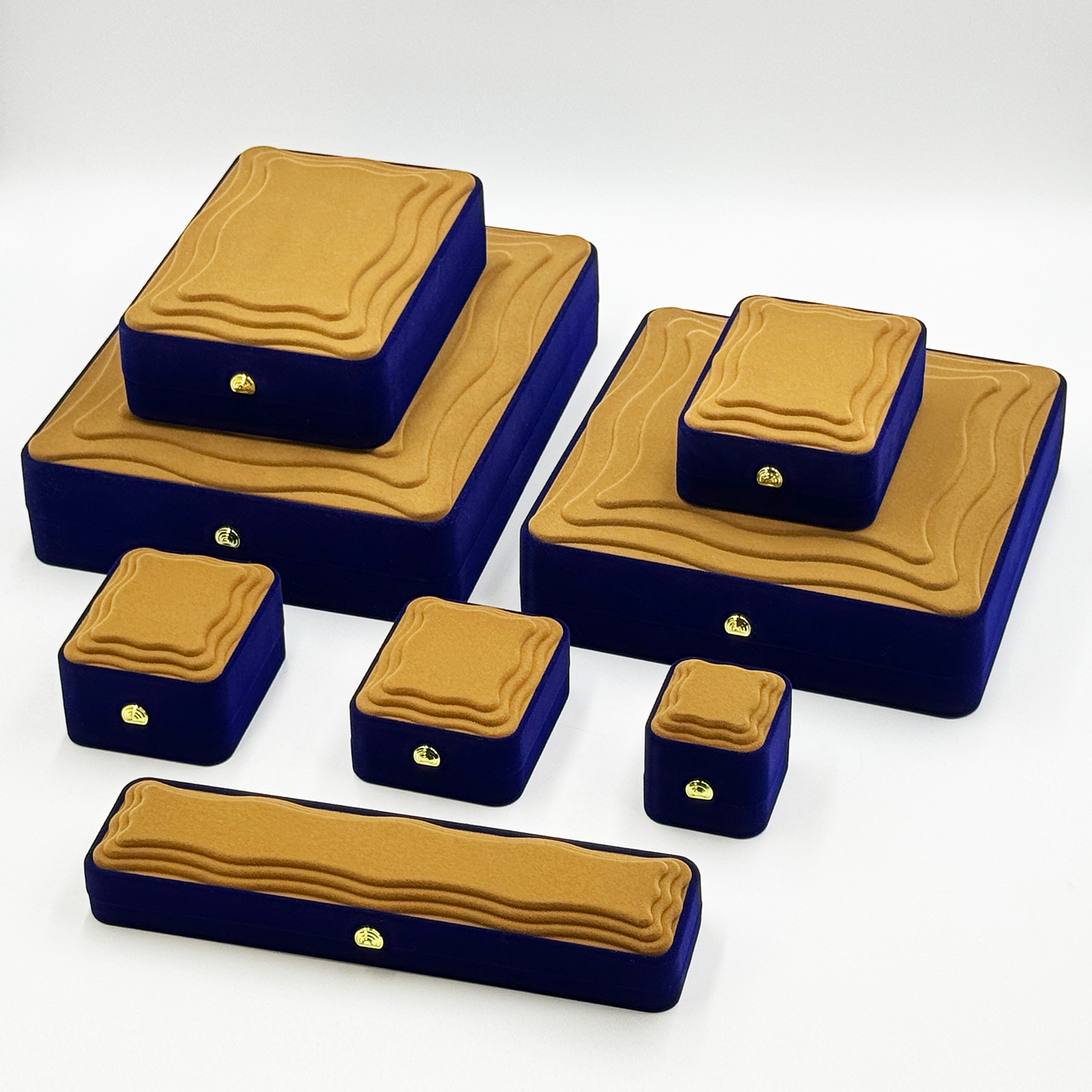 Customizable velvet jewelry organizer
