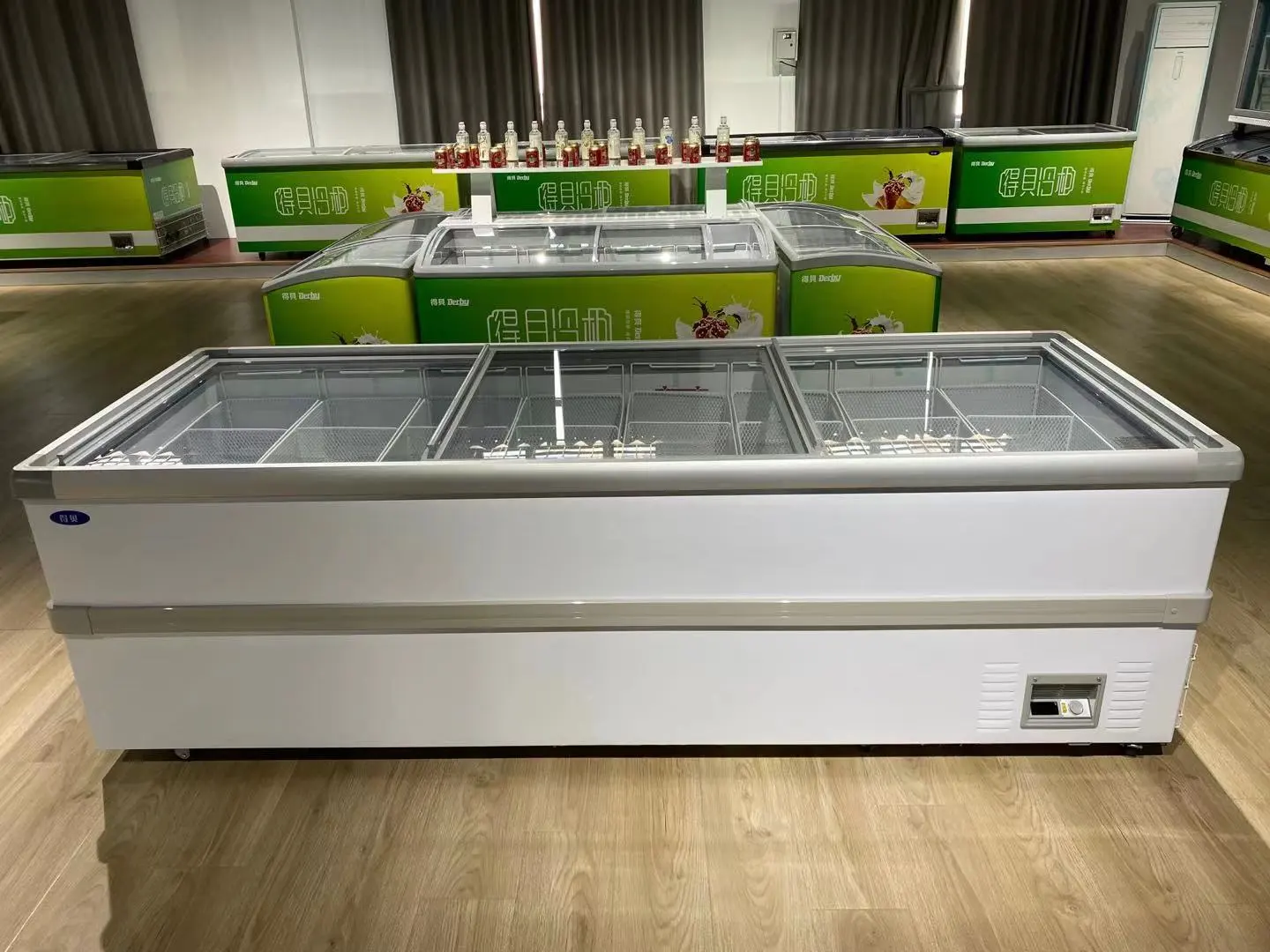 Flat Glass Chest Showcase