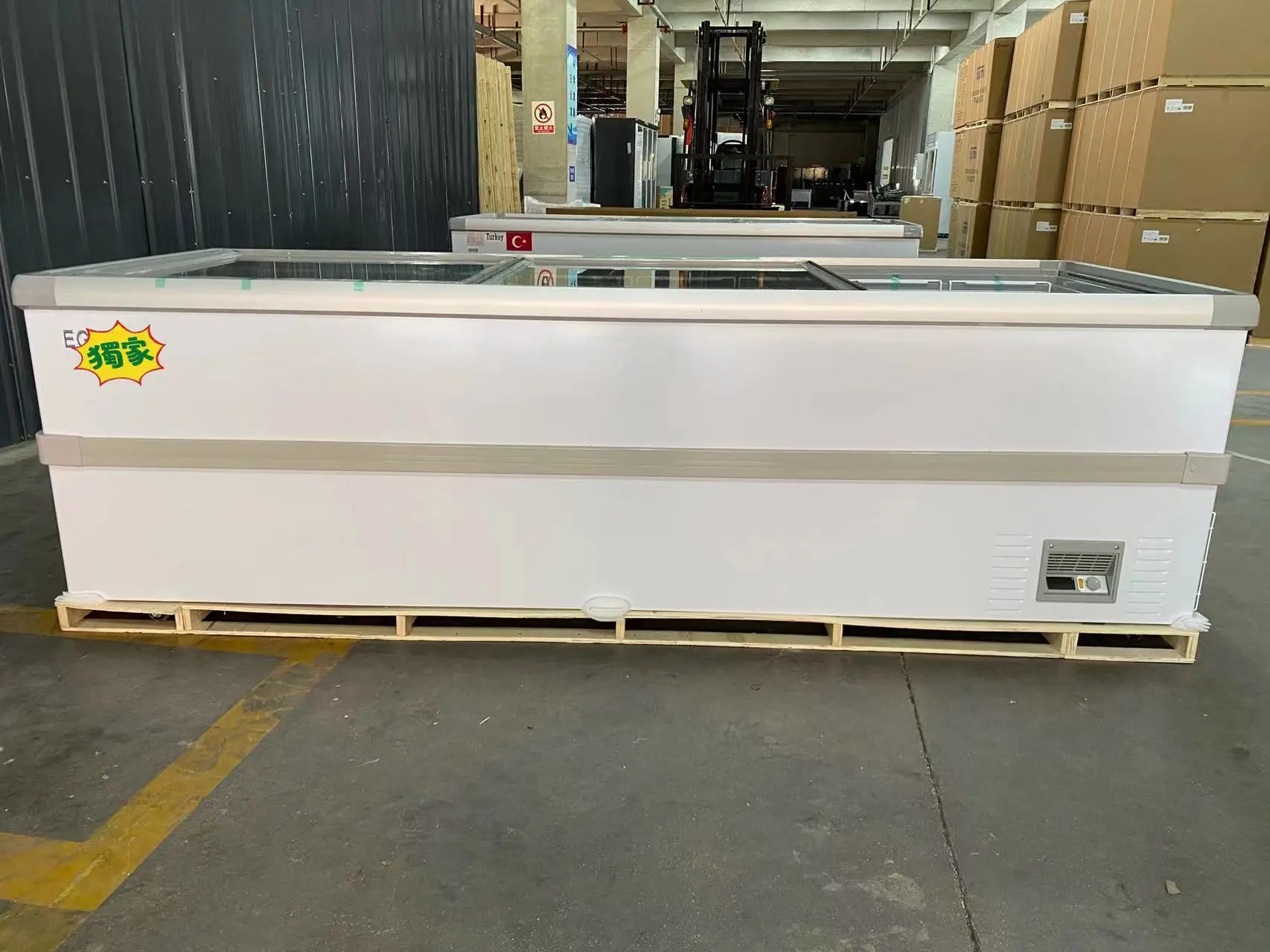 Flat Glass Chest Showcase