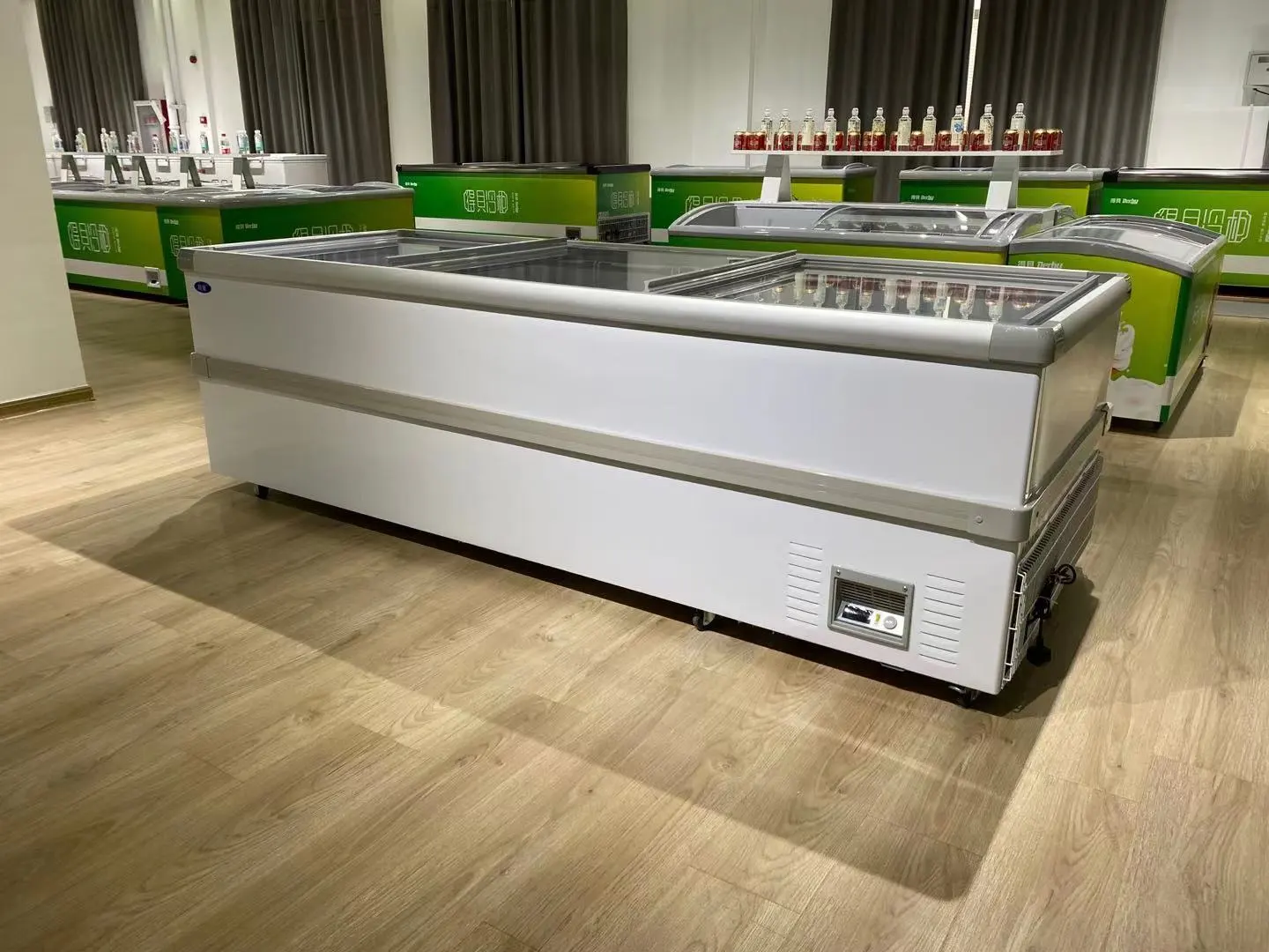 Flat Glass Chest Showcase