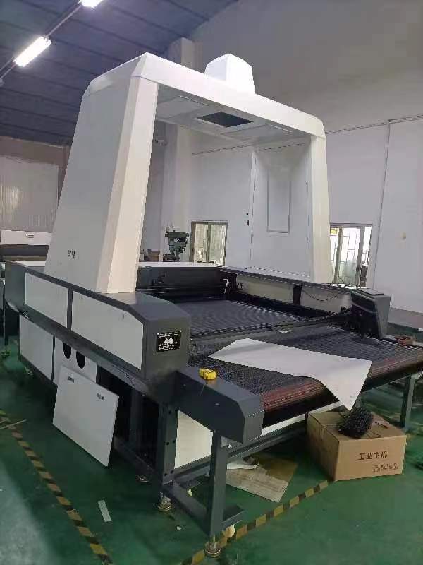 Fabric laser cutting machine - auto feeding system