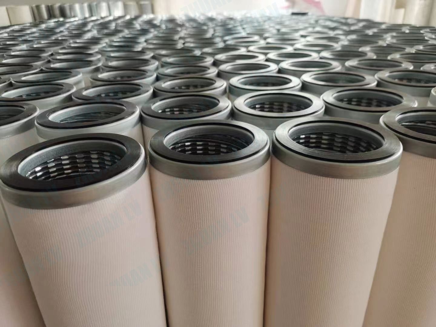 Liquid Coalescer Filter Element Enhancing Filtration Efficiency