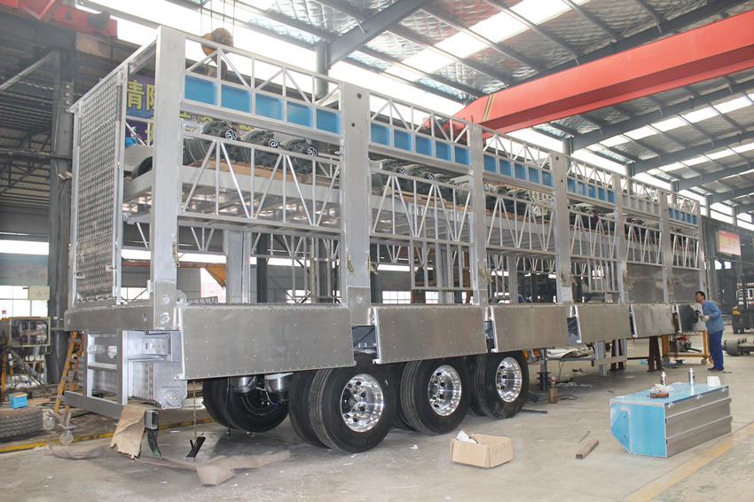 AUTONE - Animal Transport Semi Trailers