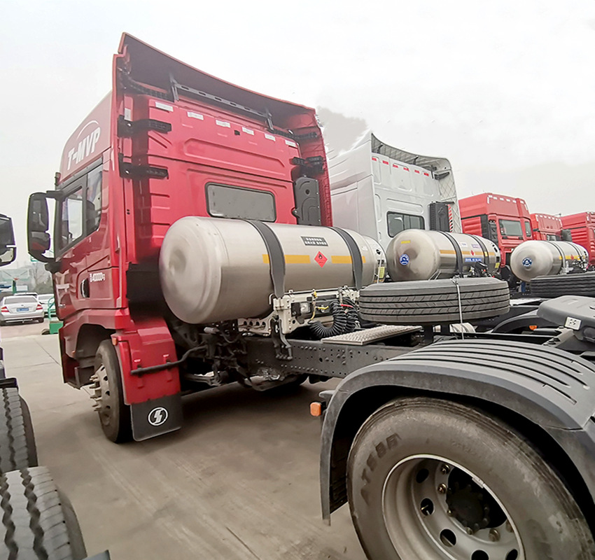 Used 6X4/4X2 LNG/CNG SHACMAN tractor for sale