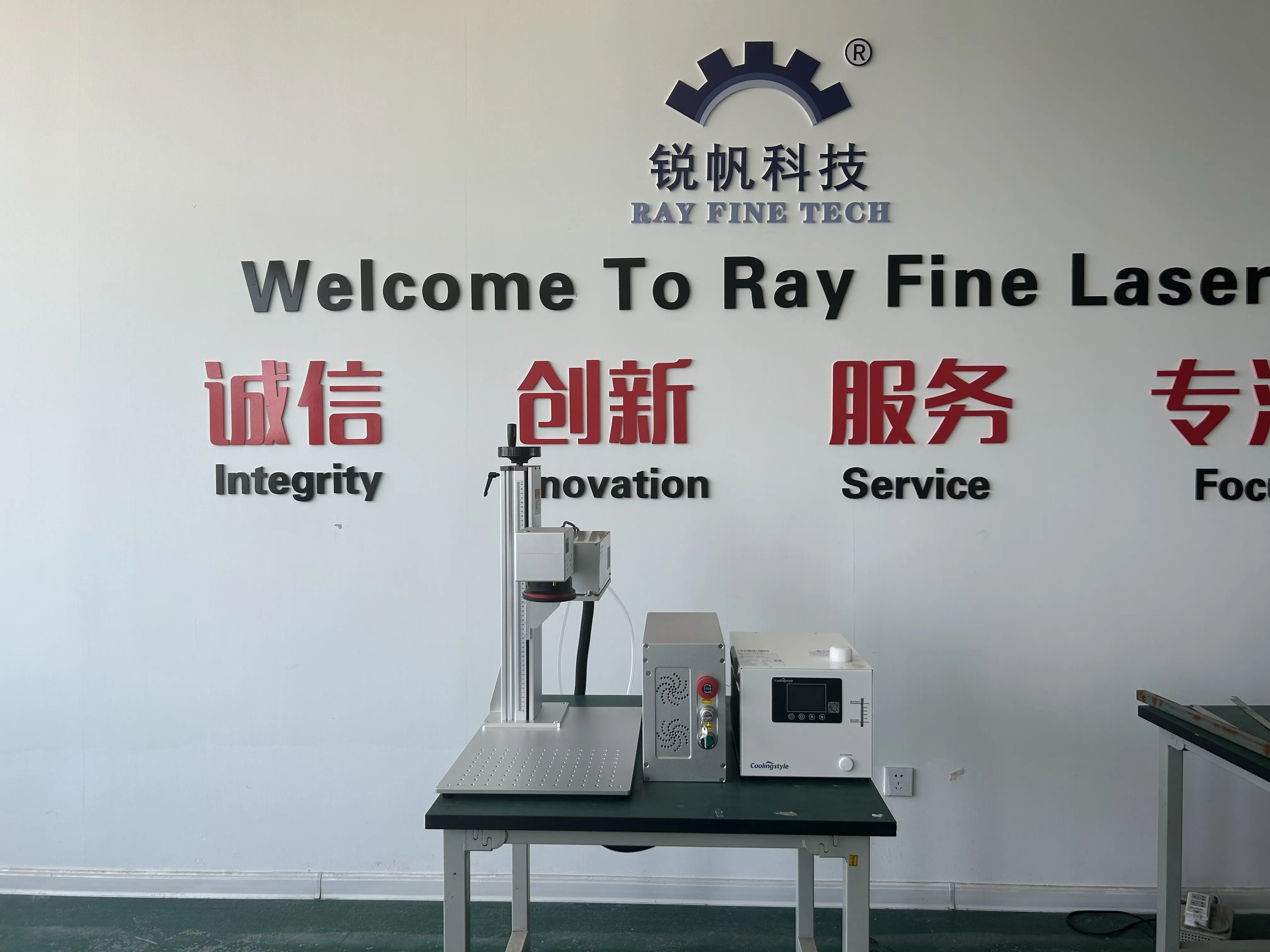 Small Industrial Split UV Laser Marking Engrave Machine