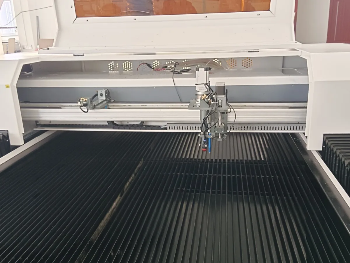 600W Rack drive 1325 laser cutting machine