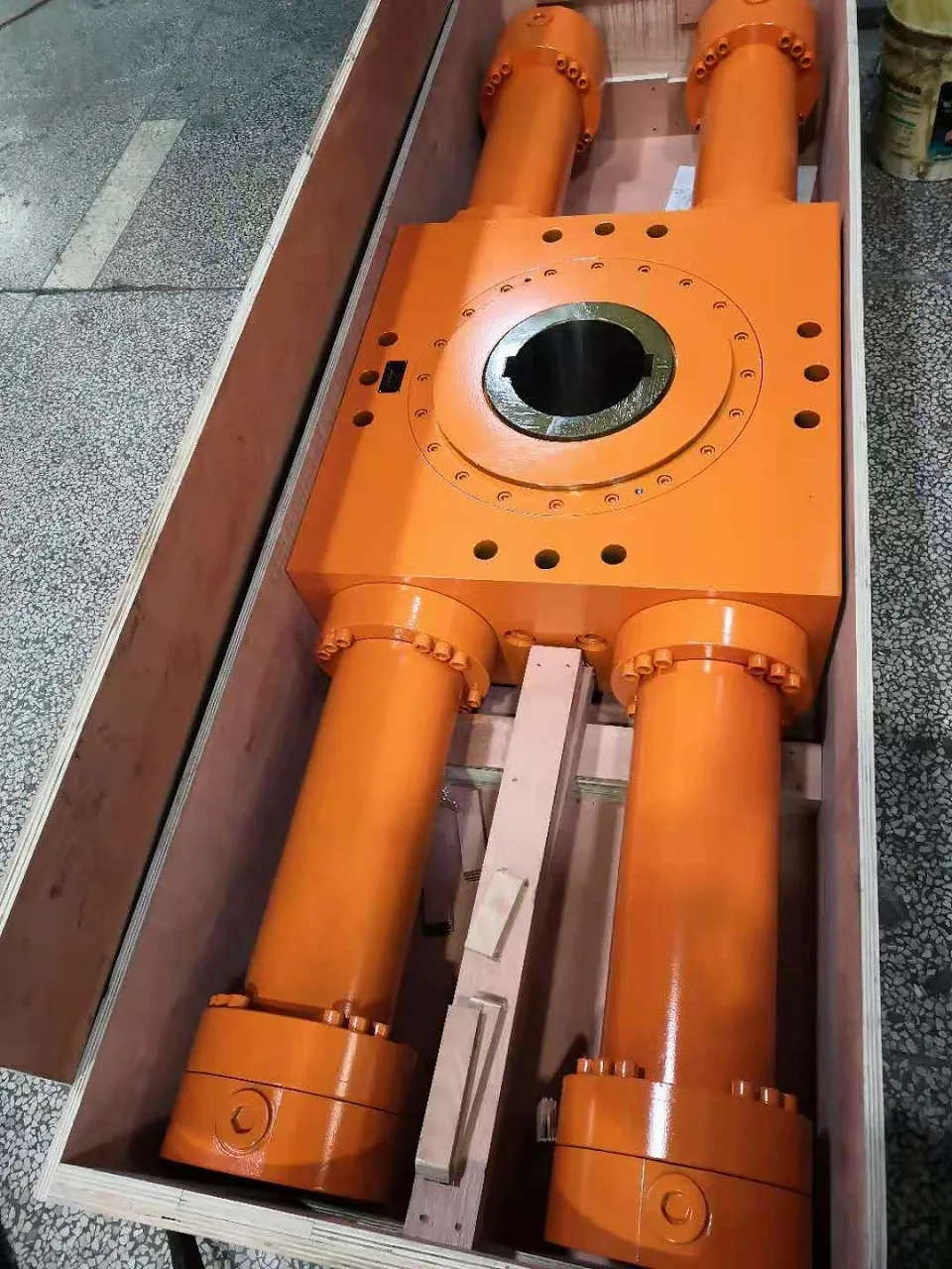 eooe-rack-and-pinion-hydraulic-cylinder-exported-to-iran