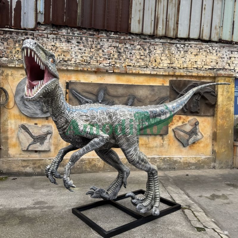 Realistic fiberglass velociraptor for park