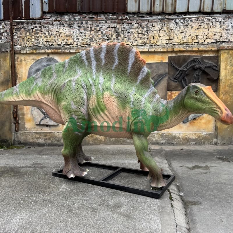 Realistic fiberglass dinosaurs for museum