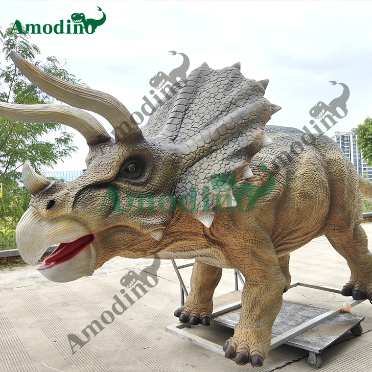 Animatronics triceratops with complicated movements
