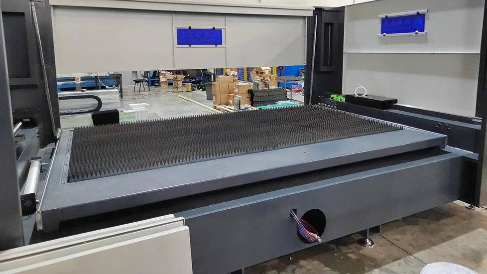 Pull-Out Table Laser Cutting Machine