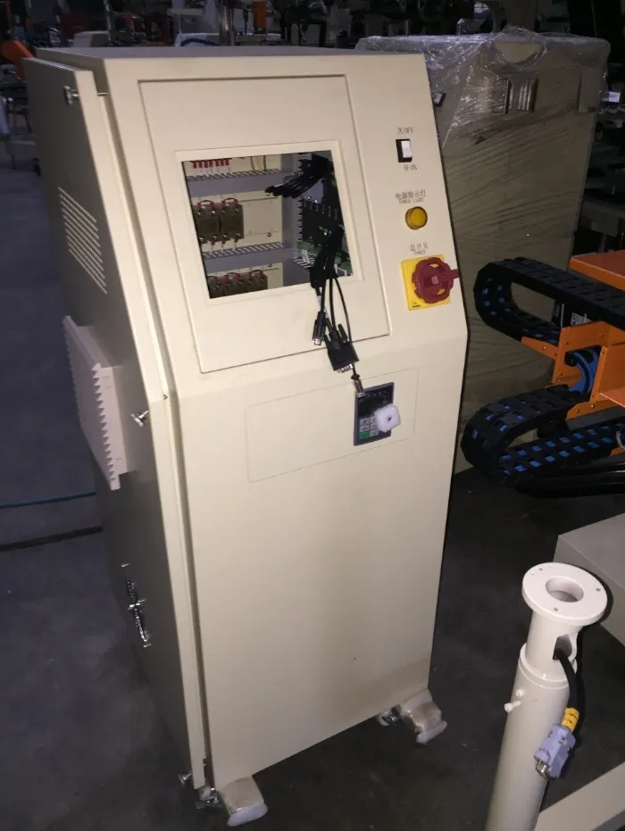 Plane brush tufting machine