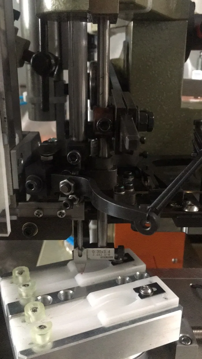 Toothbrush Head Tufting transplanting Machine