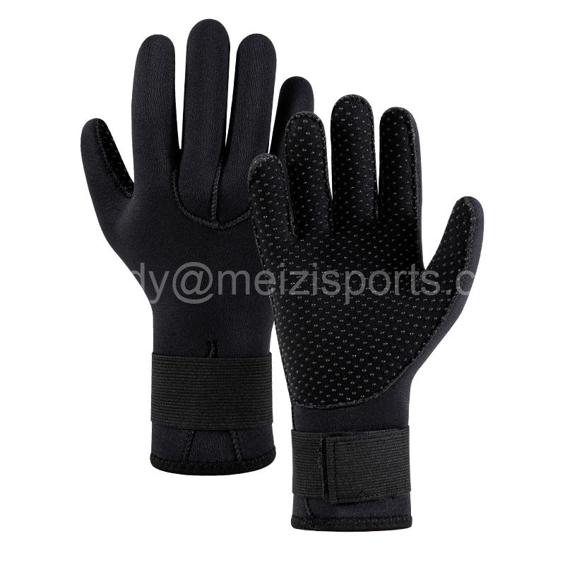 black 3mm neoprene diving gloves