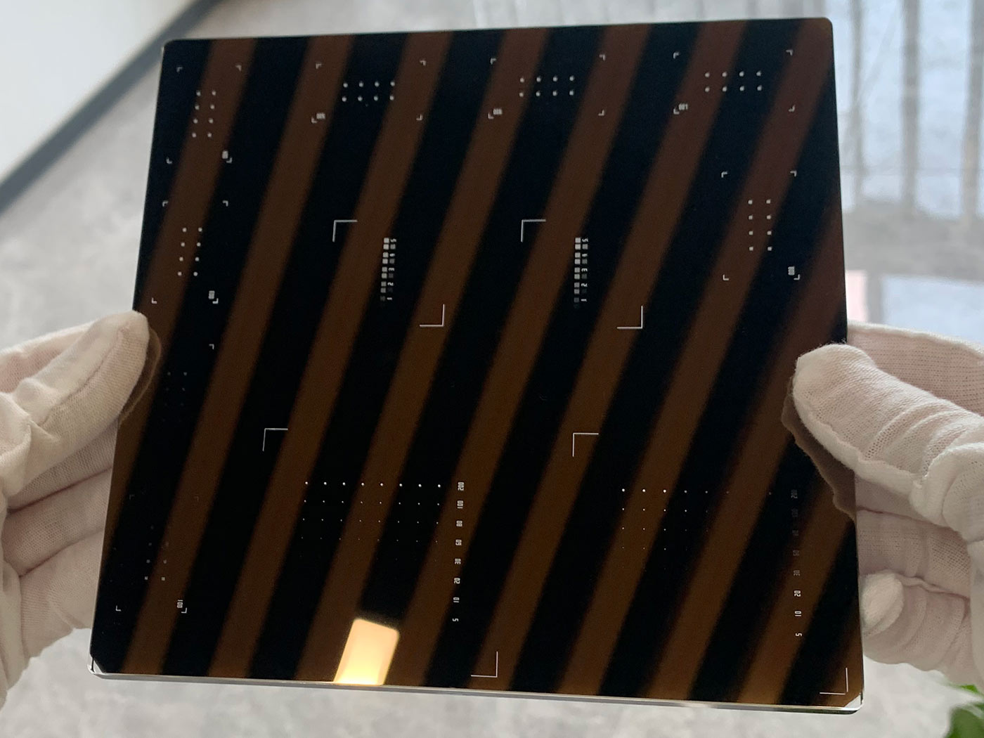 Customized high resolution test target for high precision optical system