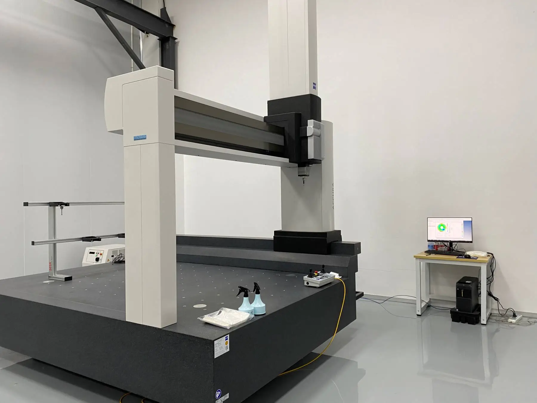 Testing methods for aspherical optical lenses and mirrors