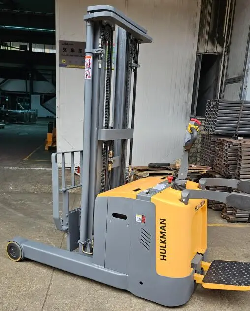 1.5Ton Electric Reach Stacker Shipment with 5m Lifting Height