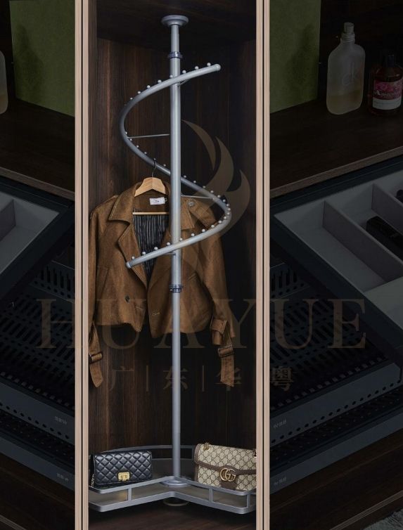 Wardrobe corner rotating hanger
