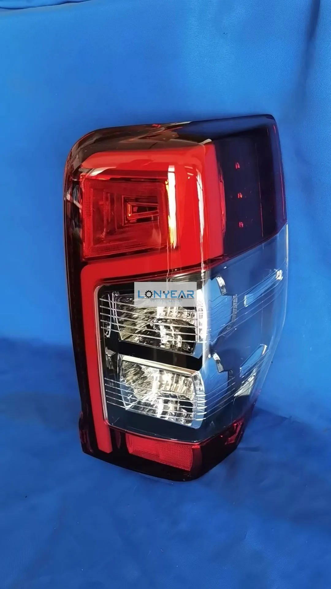 AUTO REAR LAMP FOR MITSUBISHI L200 OEM： LH 8330-B209 RH 8330-B210