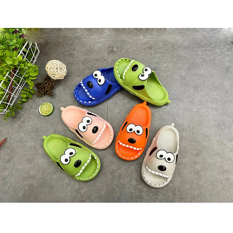 baby cartoon clogs,New fashion cartoon shoes,beach garden clogs