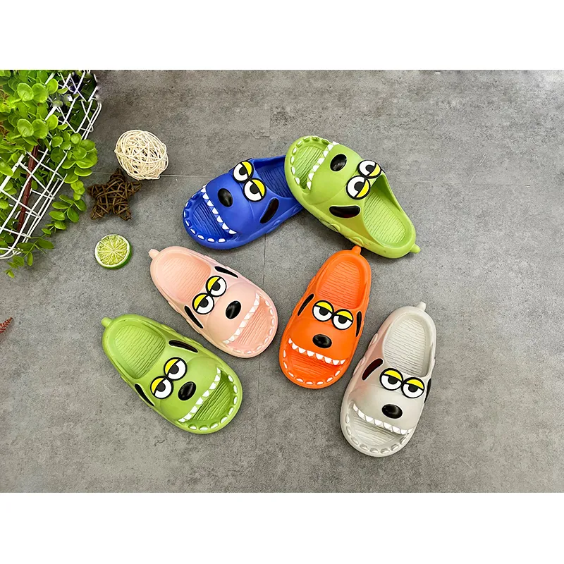 baby cartoon clogs,New fashion cartoon shoes,beach garden clogs