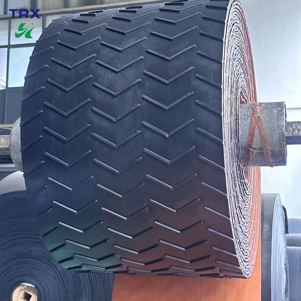 Chevron conveyor belt